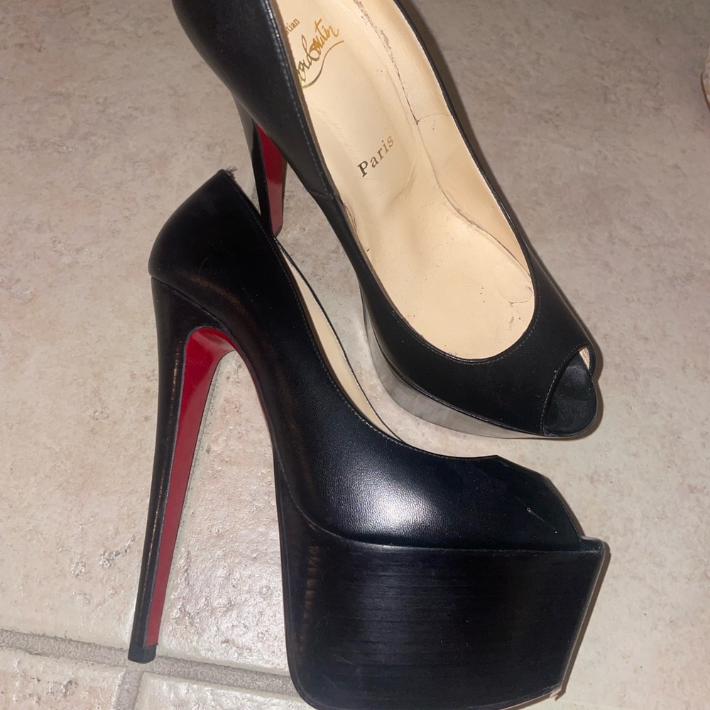 Christian Louboutin Black Lady Peep Pumps - Gem